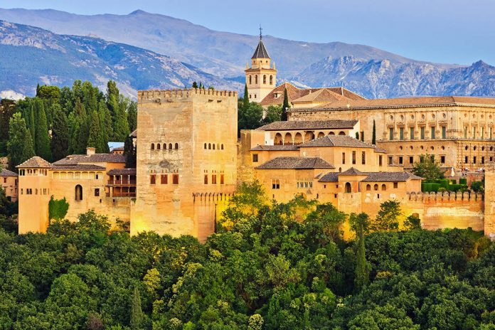 Alhambra – Granada-matkaopas – Kerran elämässä